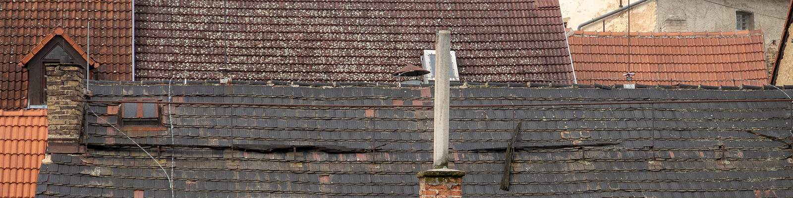 10 ROOF DAMAGE WARNING SIGNS TO LOOK OUT FOR - Modern Roof Co